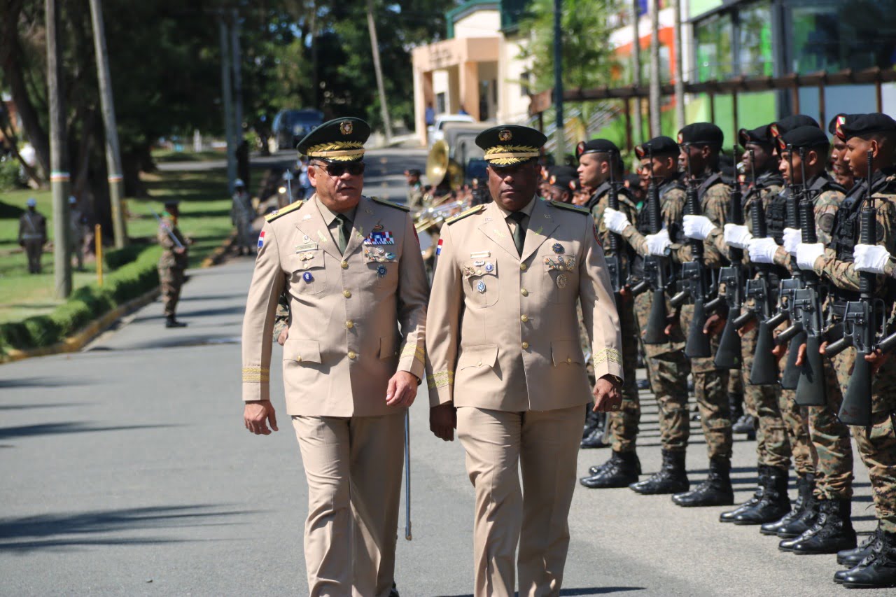 Traspasan la Comandancia General del Ejército Nacional al Mayor General ...